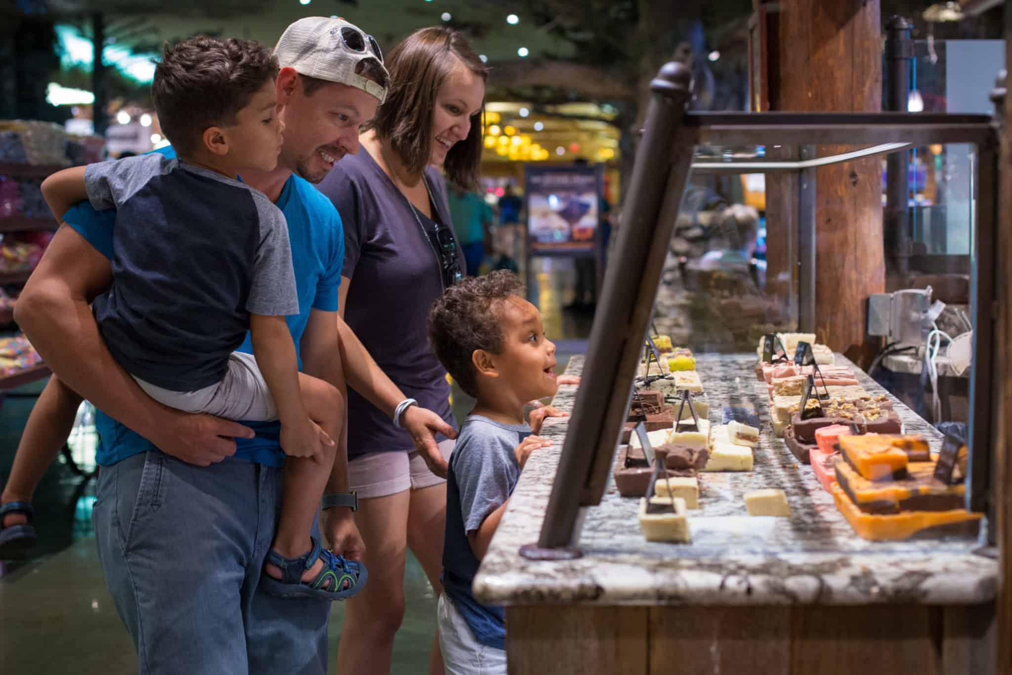 Bass Pro Shops giving away 19 tons of free fudge to thank customers for ...