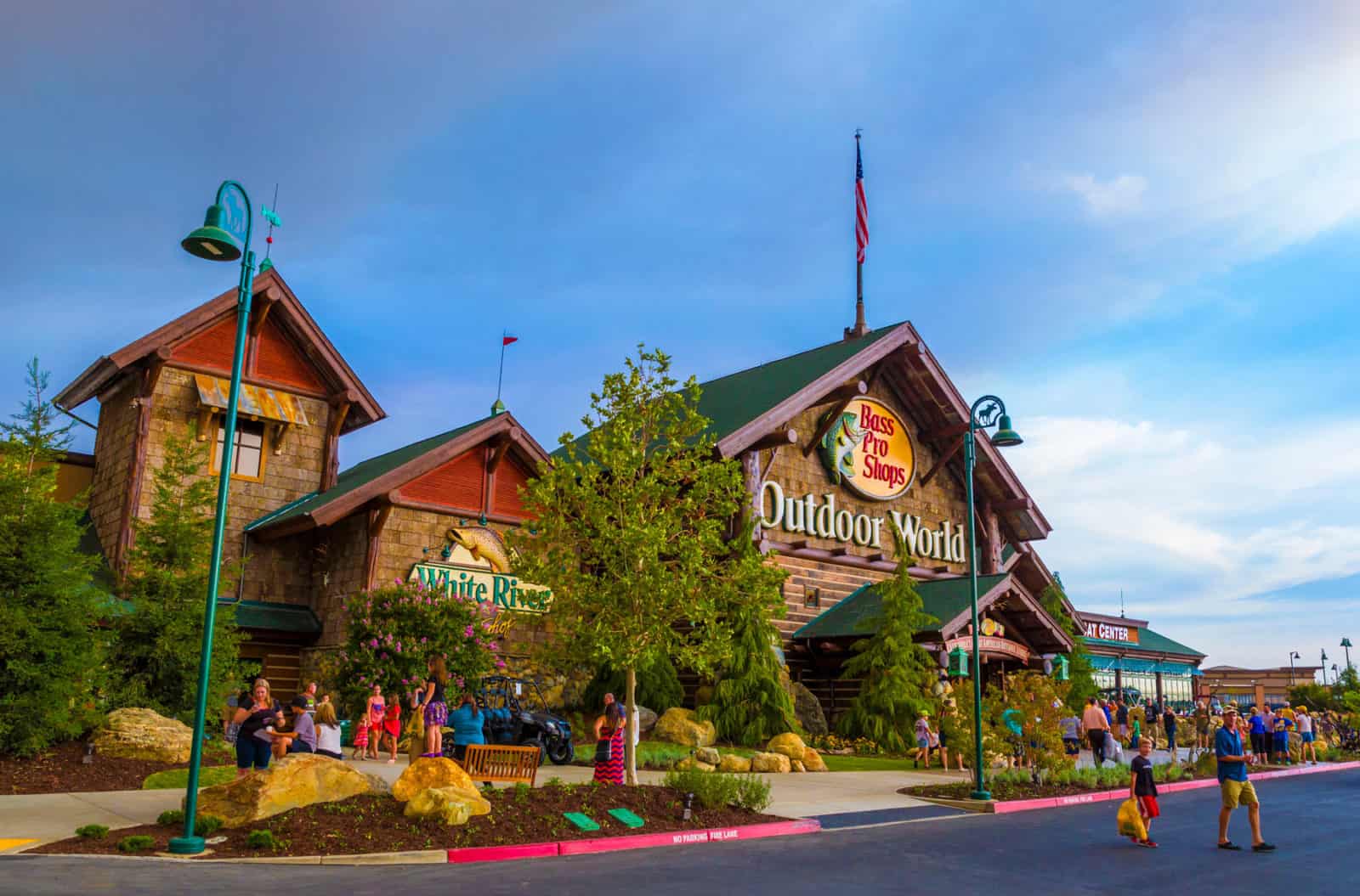 Inspiring Retail Experience | Bass Pro Shops and Cabela’s - Bass Pro