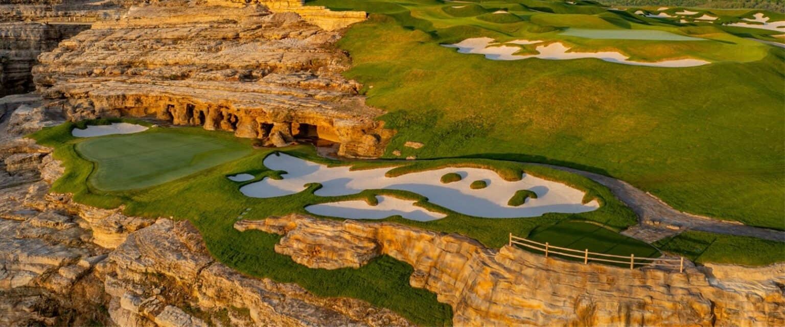 ANNOUNCING CLIFFHANGERS, THE MOST DRAMATIC PAR-3 GOLF COURSE IN THE ...